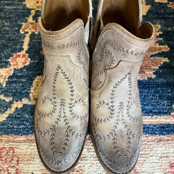 Sterling River | Shoes | New Embroidered Cowboy Booties Sterling River ...